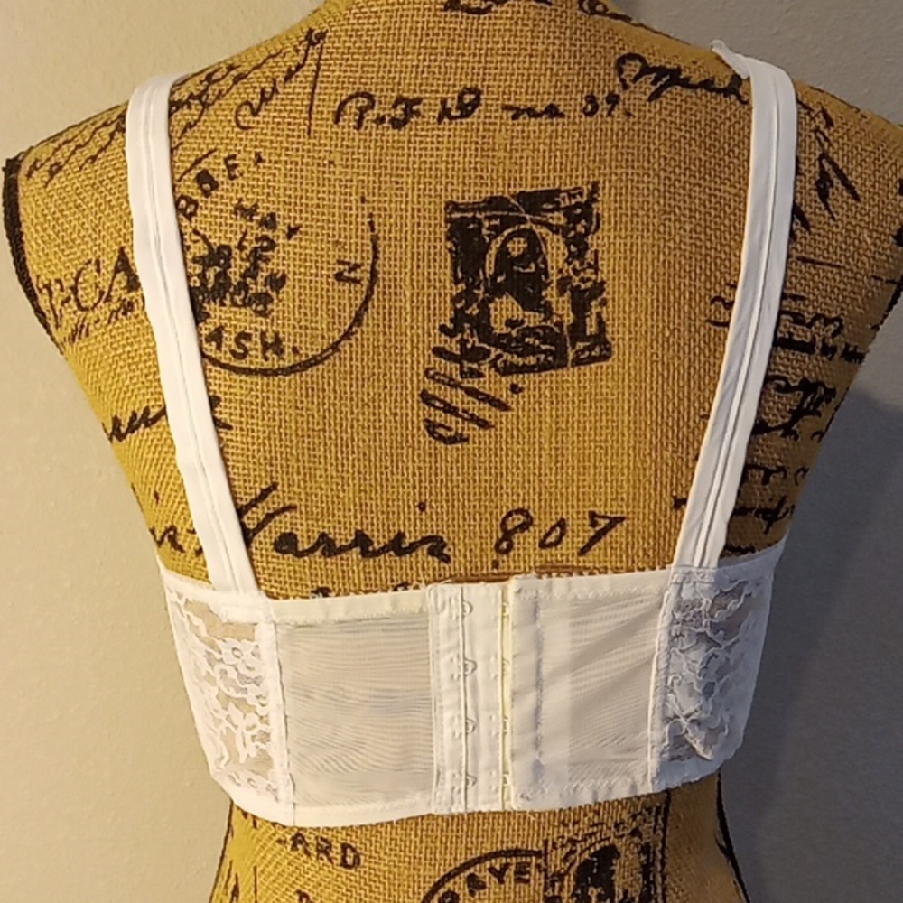 Vintage 1950's 1960's White Pinup Bullet Bra Pennyrich - Gem